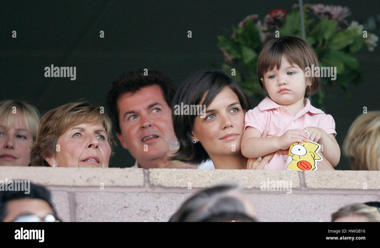 Katie Holmes and her daughter, Suri Cruise, along with mother -in-law ...