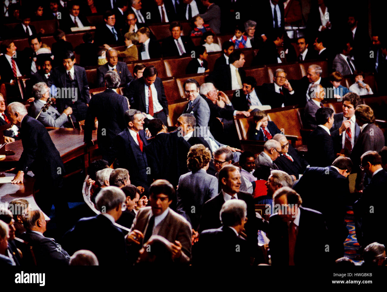 Members of 99th congress mingle on the floor of the Great Hall House ...