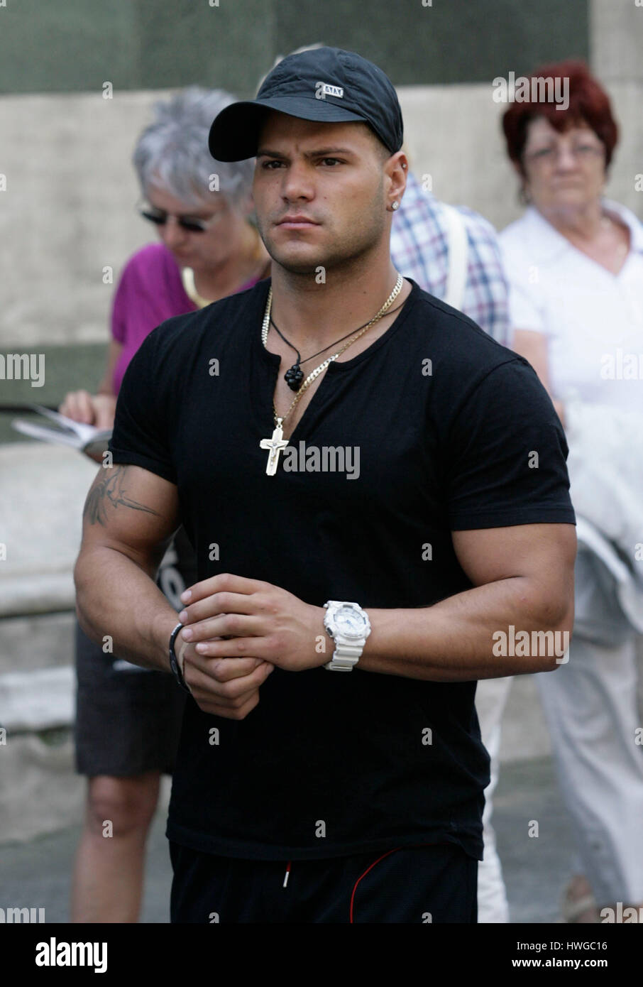 Ronnie Ortiz-Magro walks to lunch during season 4 of MTV's "Jersey ...