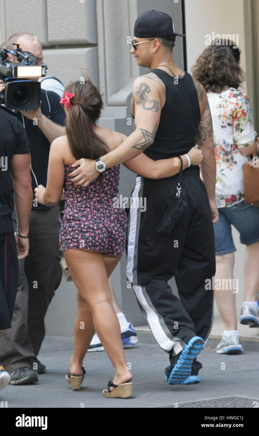 Deena Nicole Cortese and DJ Paul D walk to lunch during season 4 of MTV ...