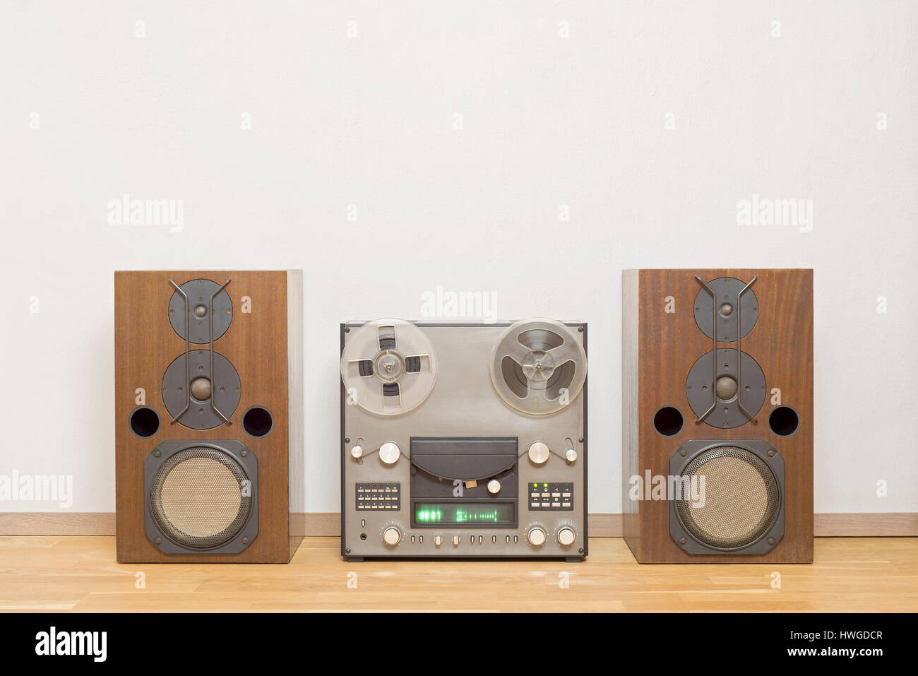 vintage analog recorder Stock Photo - Alamy