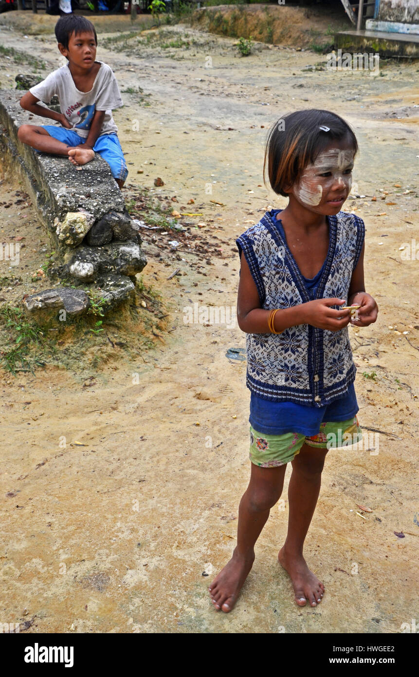 Moken children hi-res stock photography and images - Alamy