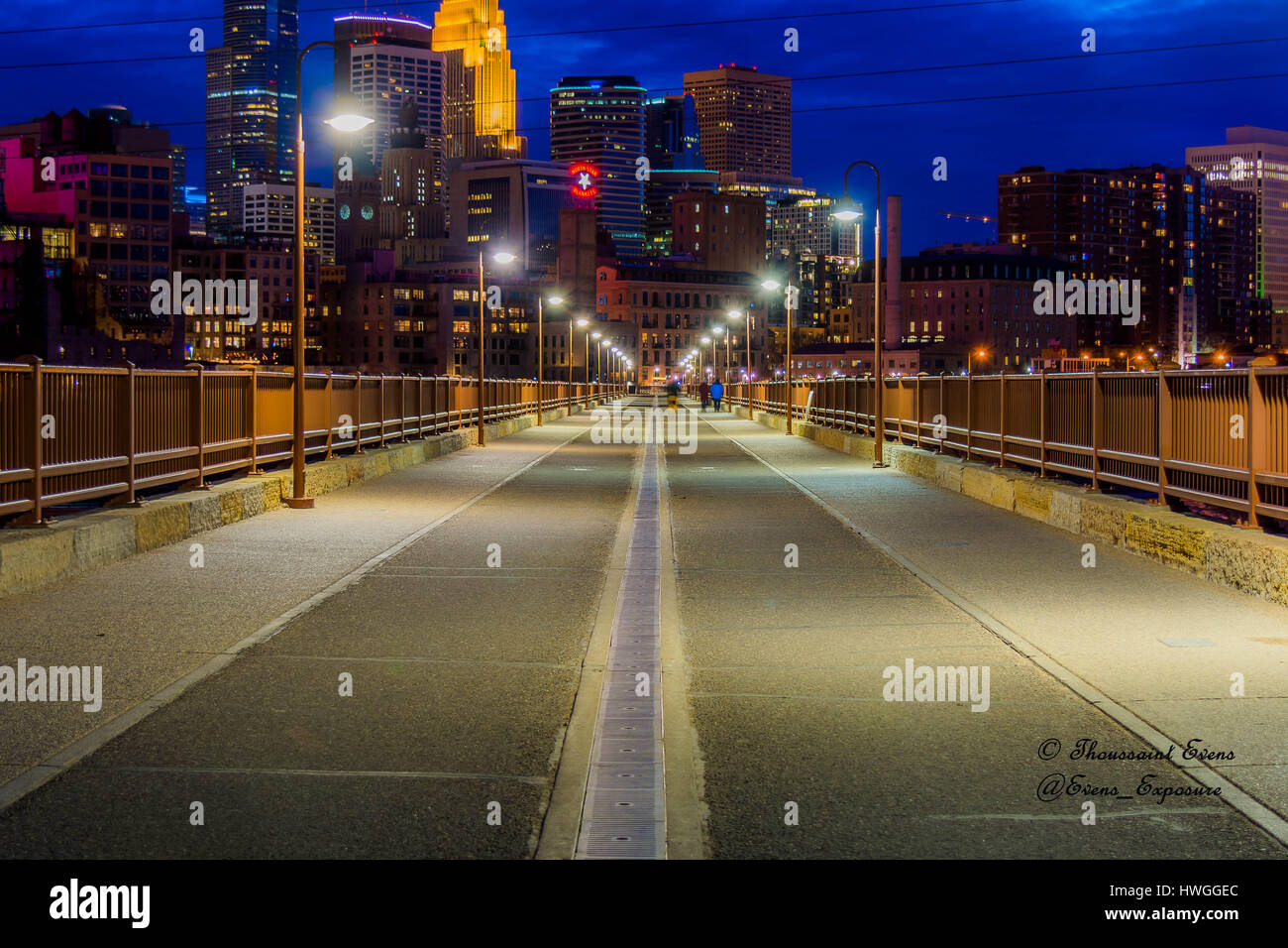 Dark city scape hi-res stock photography and images - Alamy