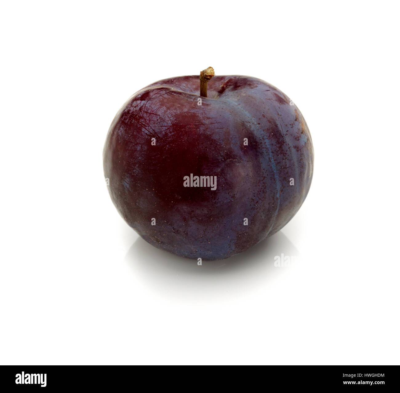 Purple plum hi-res stock photography and images - Alamy