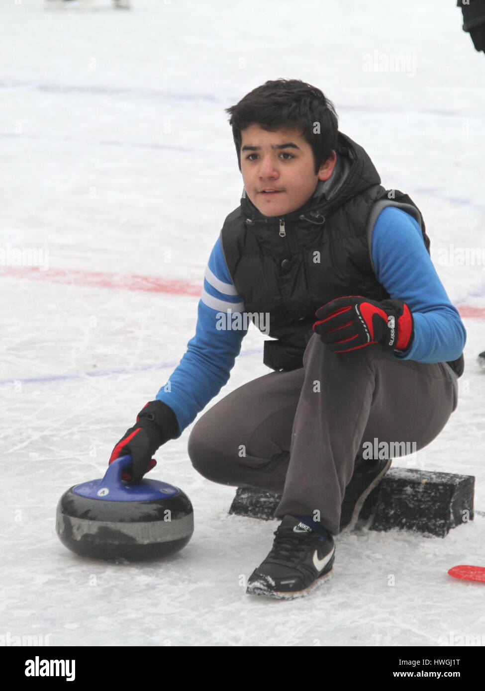 Curling. Club curling fans Stock Photo - Alamy
