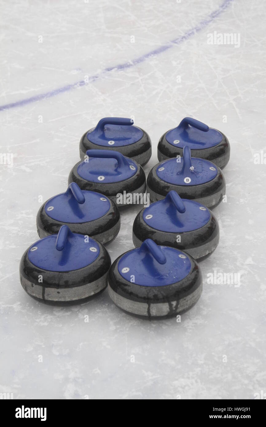 Curling. Club curling fans Stock Photo - Alamy