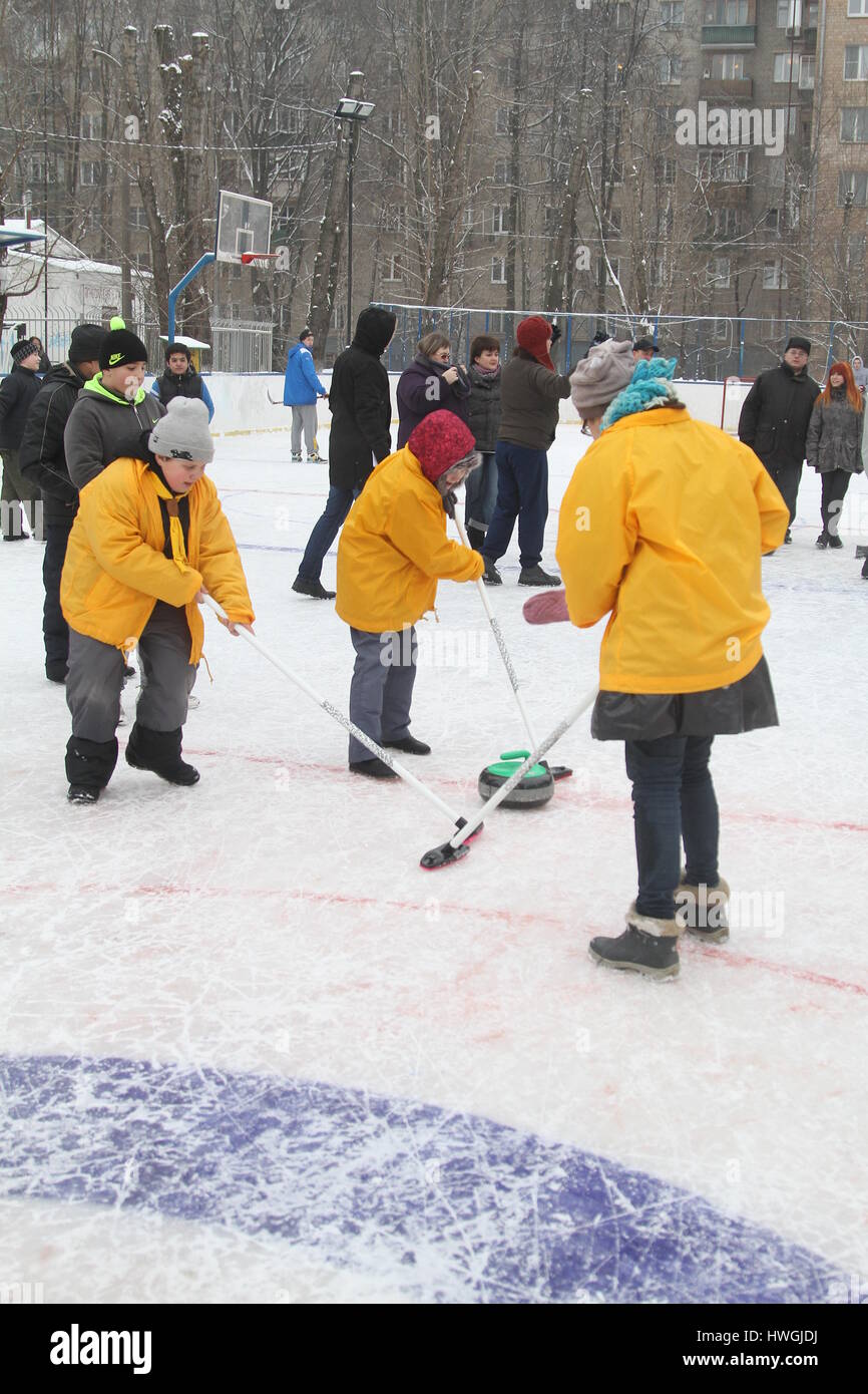 Curling. Club curling fans Stock Photo - Alamy
