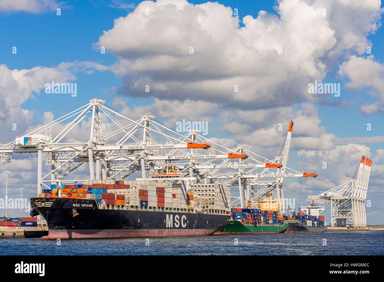 Container ship channel france hi-res stock photography and images - Alamy