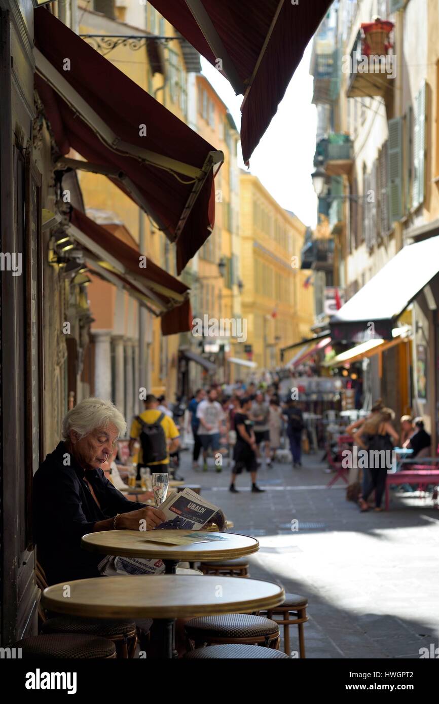 France, Alpes Maritimes, Nice, old town, Cafe terrace in carriera Dou ...