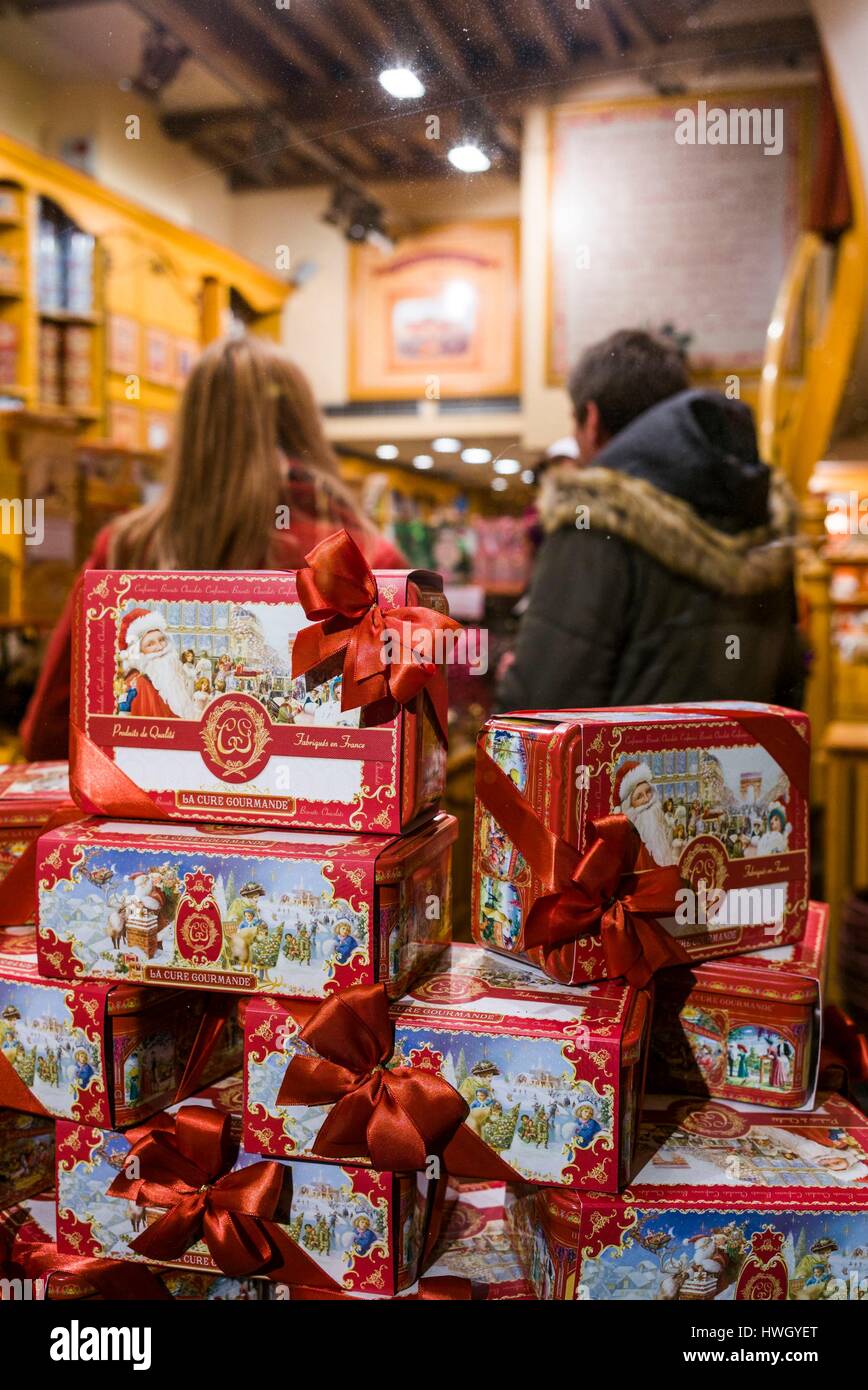 Belgium, Brussels, Galleries St-Hubert, 1846 shopping mall, Belgian ...