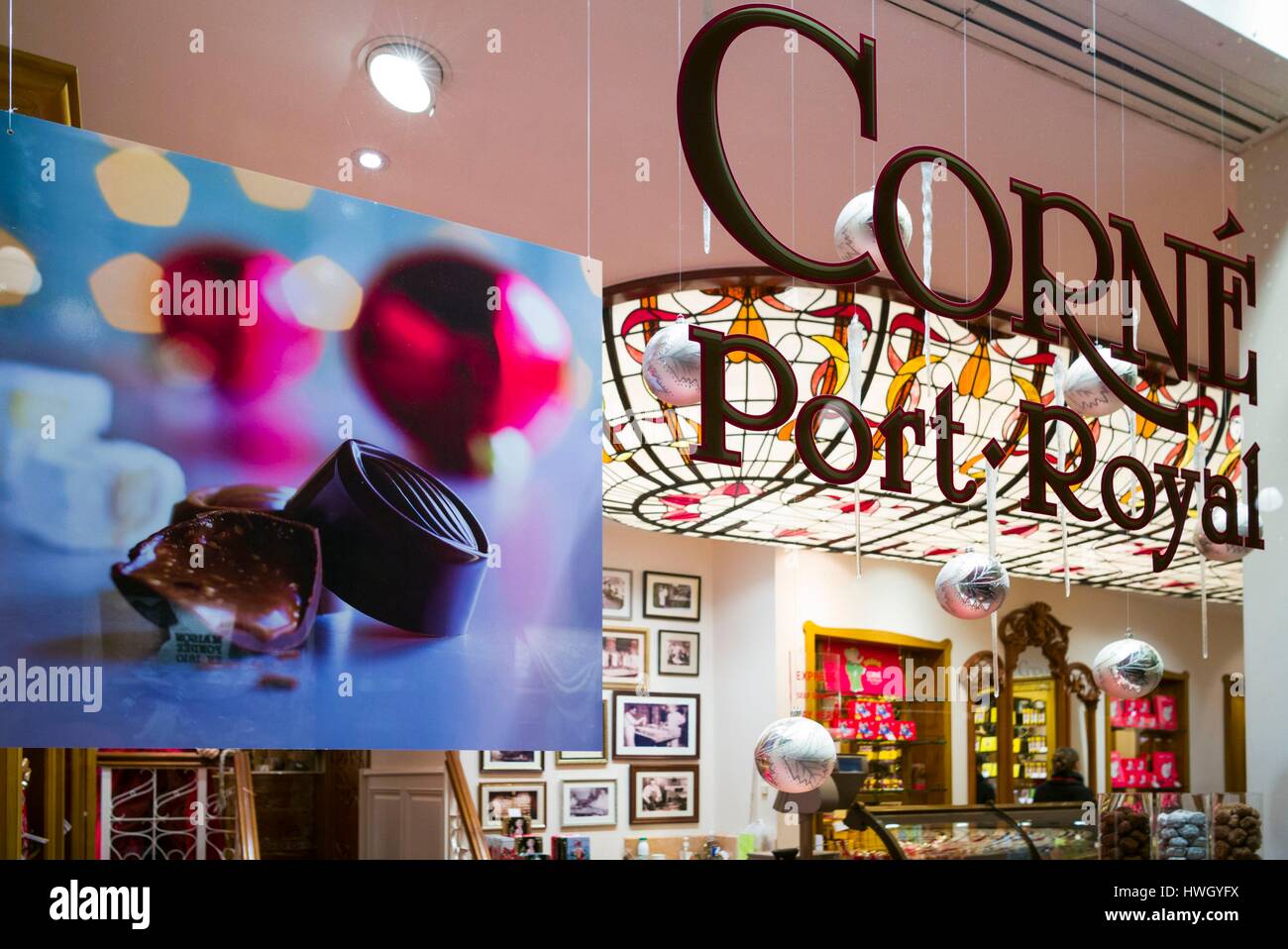 Belgian chocolate shop window hi-res stock photography and images - Alamy