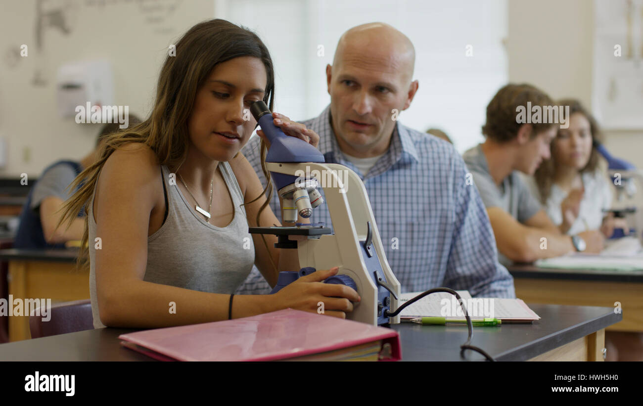 Student microscope hi-res stock photography and images - Alamy