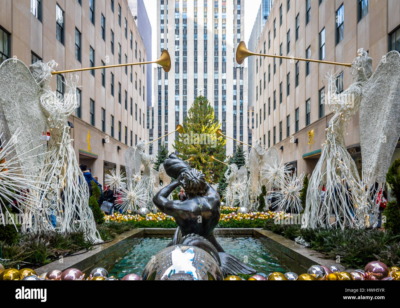 Angels rockefeller center hi-res stock photography and images - Alamy