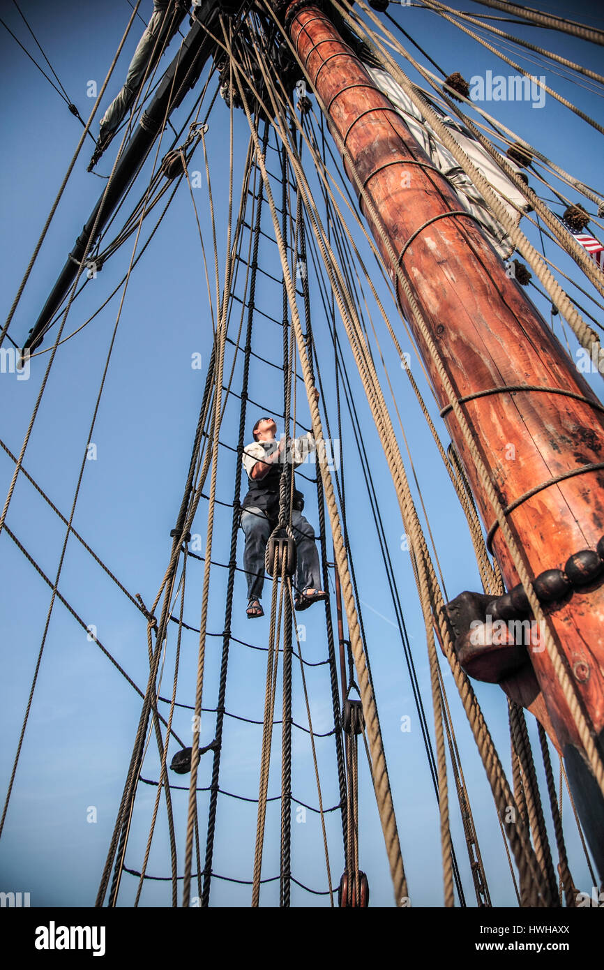 Tall ship lady washington sails hi-res stock photography and images - Alamy