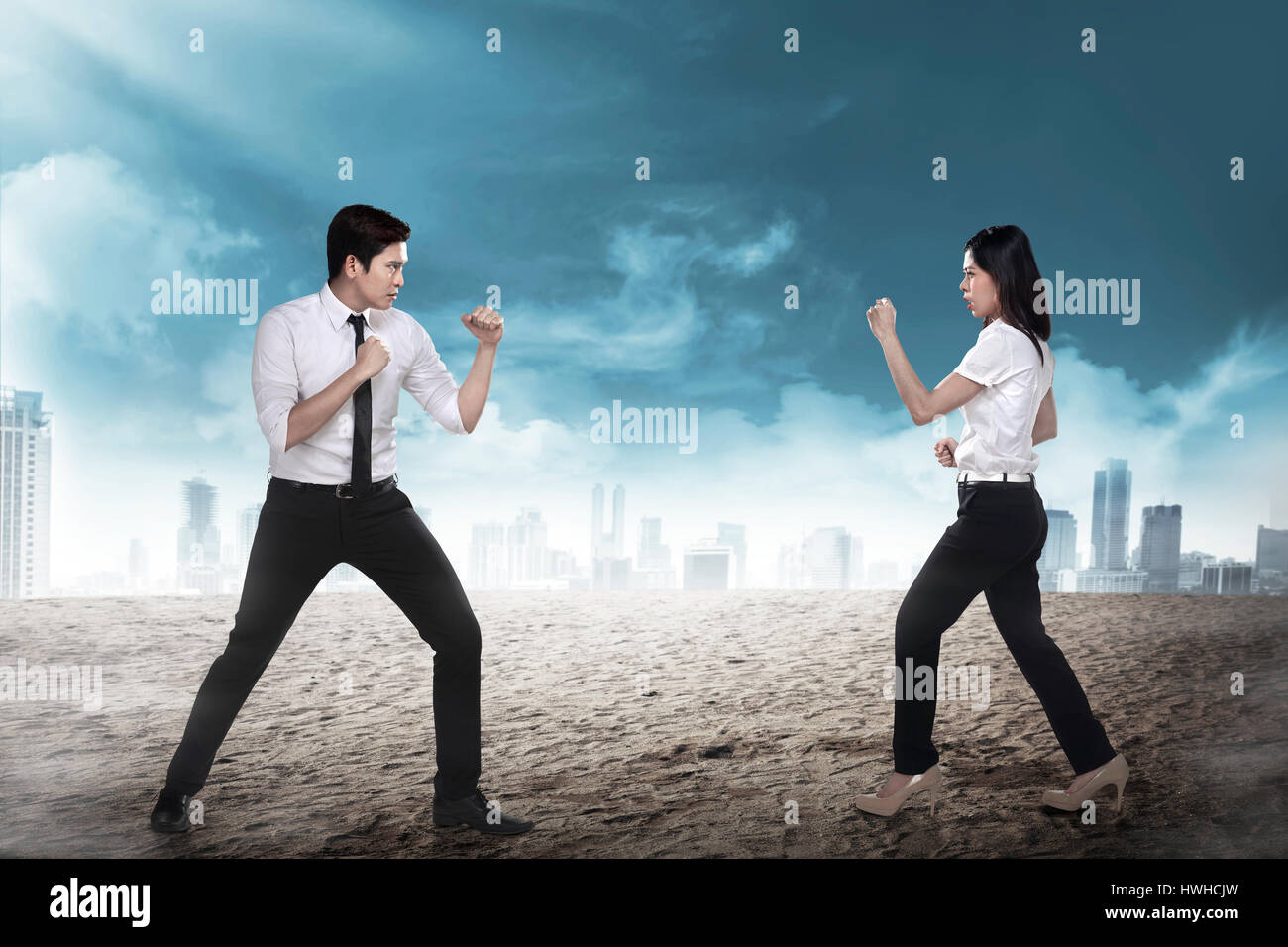 Business woman fighting man hi-res stock photography and images - Alamy