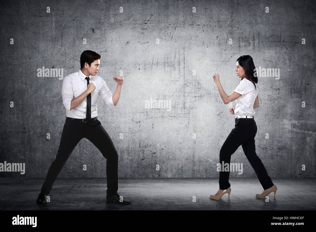 Man fighting woman hi-res stock photography and images - Alamy