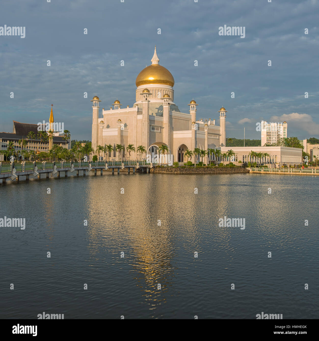 Sultan omar ali saifuddin mosque brunei hi-res stock photography and ...