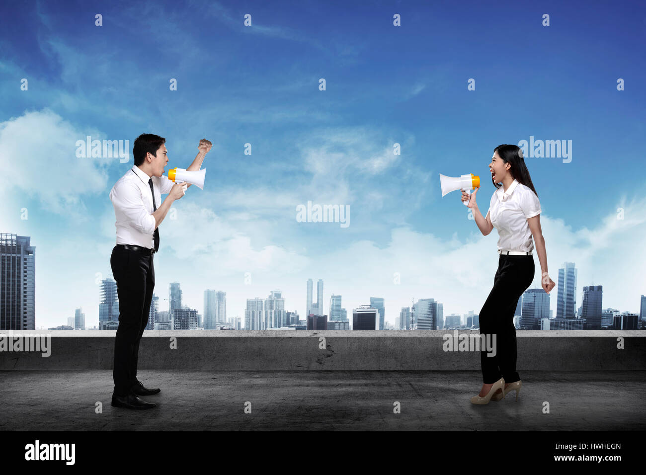 Man woman yelling at each other hi-res stock photography and images - Alamy