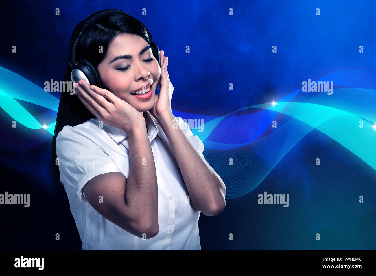 Modern headphone hi-res stock photography and images - Alamy