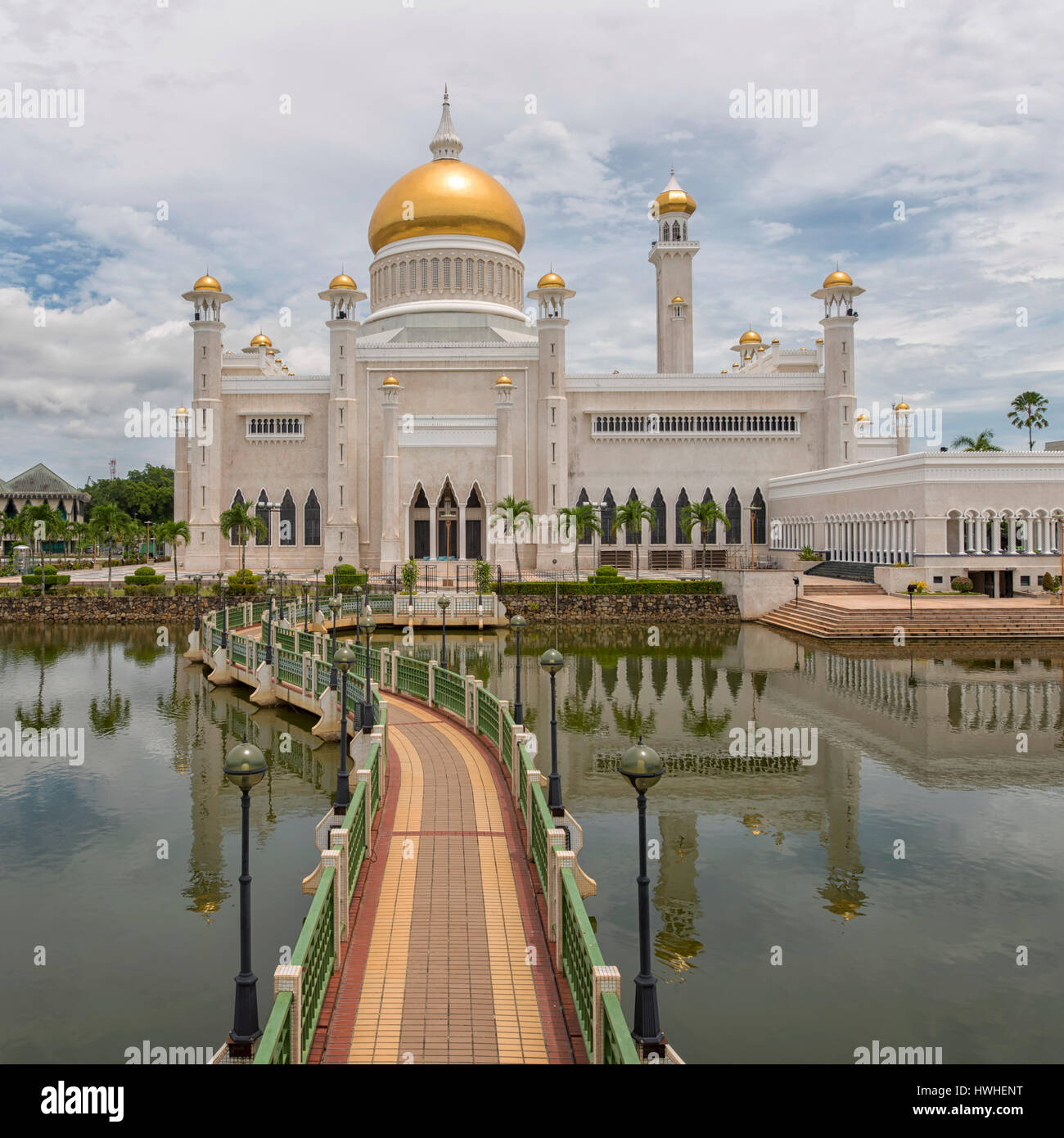Sultan Omar Ali Saifuddin Mosque in Bandar Seri Begawan, Brunei Stock ...