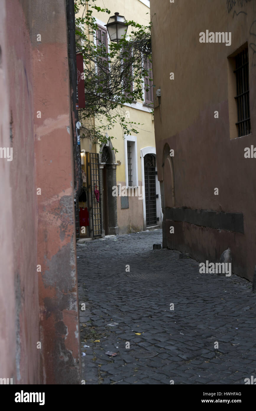 characteristic alley in the historic town centre of Rome Stock Photo ...
