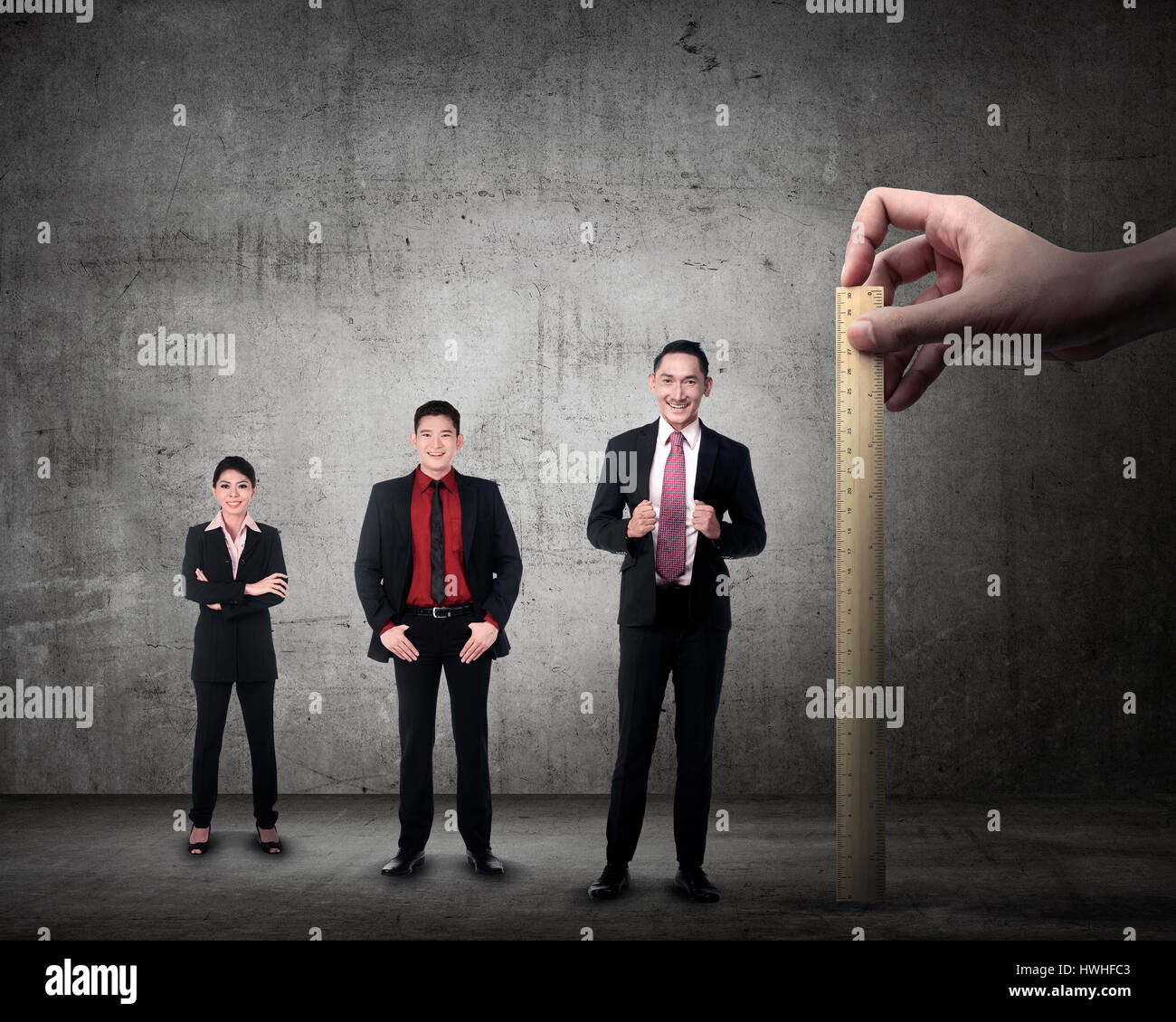 Measuring human hand with ruler hi-res stock photography and images - Alamy