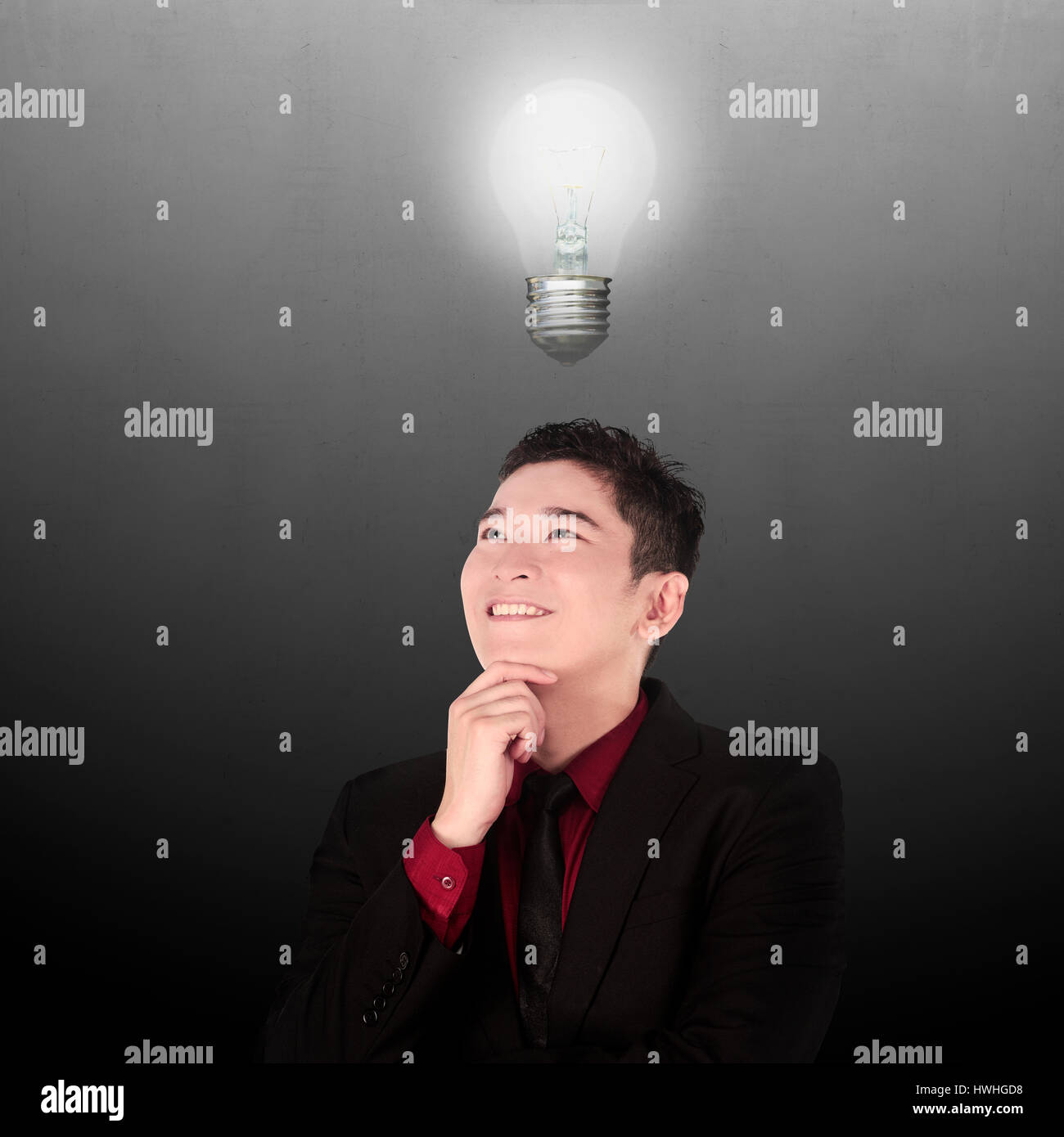 Business man thinking with light bulb top of his head Stock Photo - Alamy