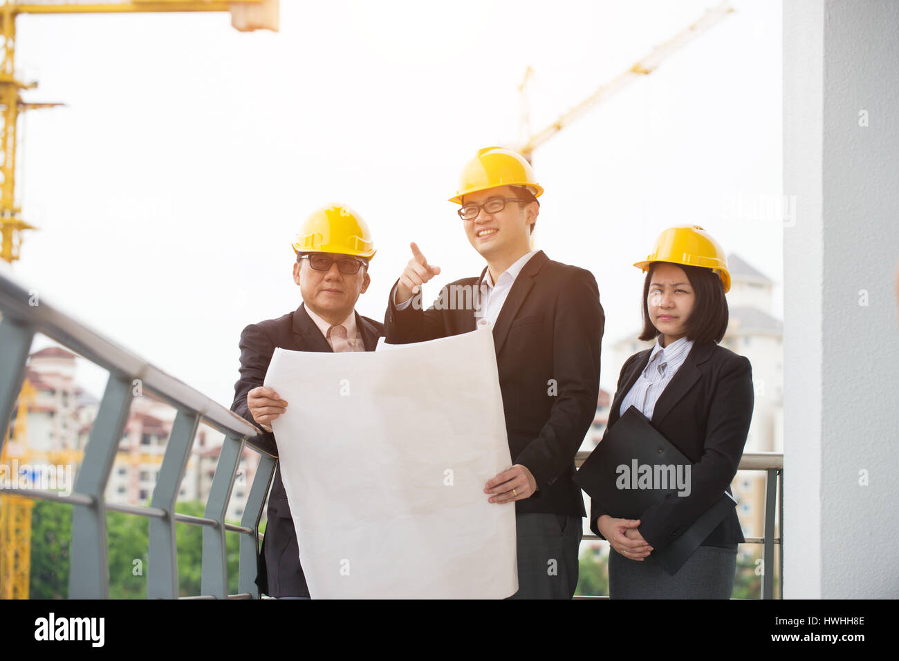 Team of engineers at the construction Stock Photo - Alamy