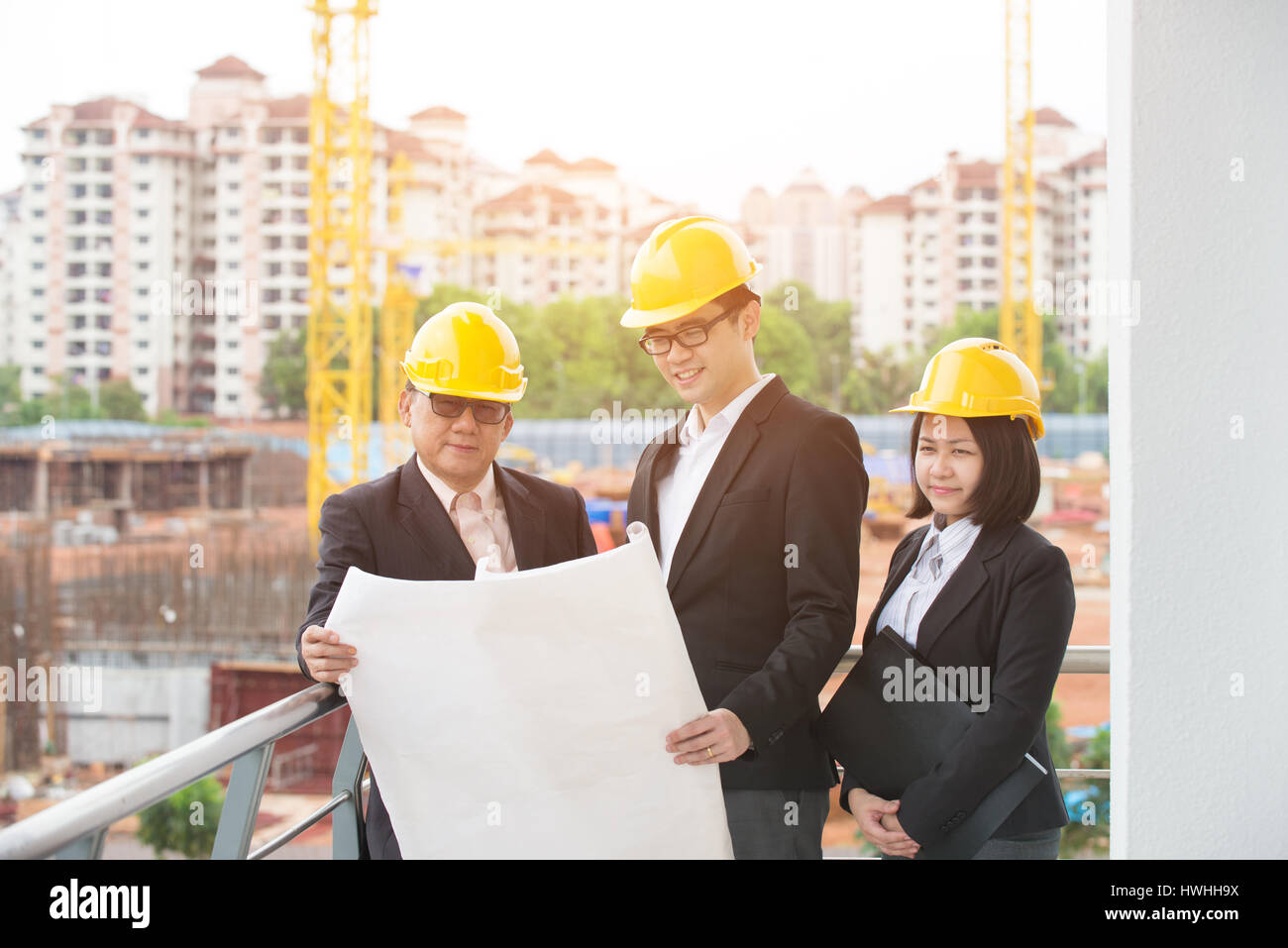 Team of engineers at the construction Stock Photo - Alamy