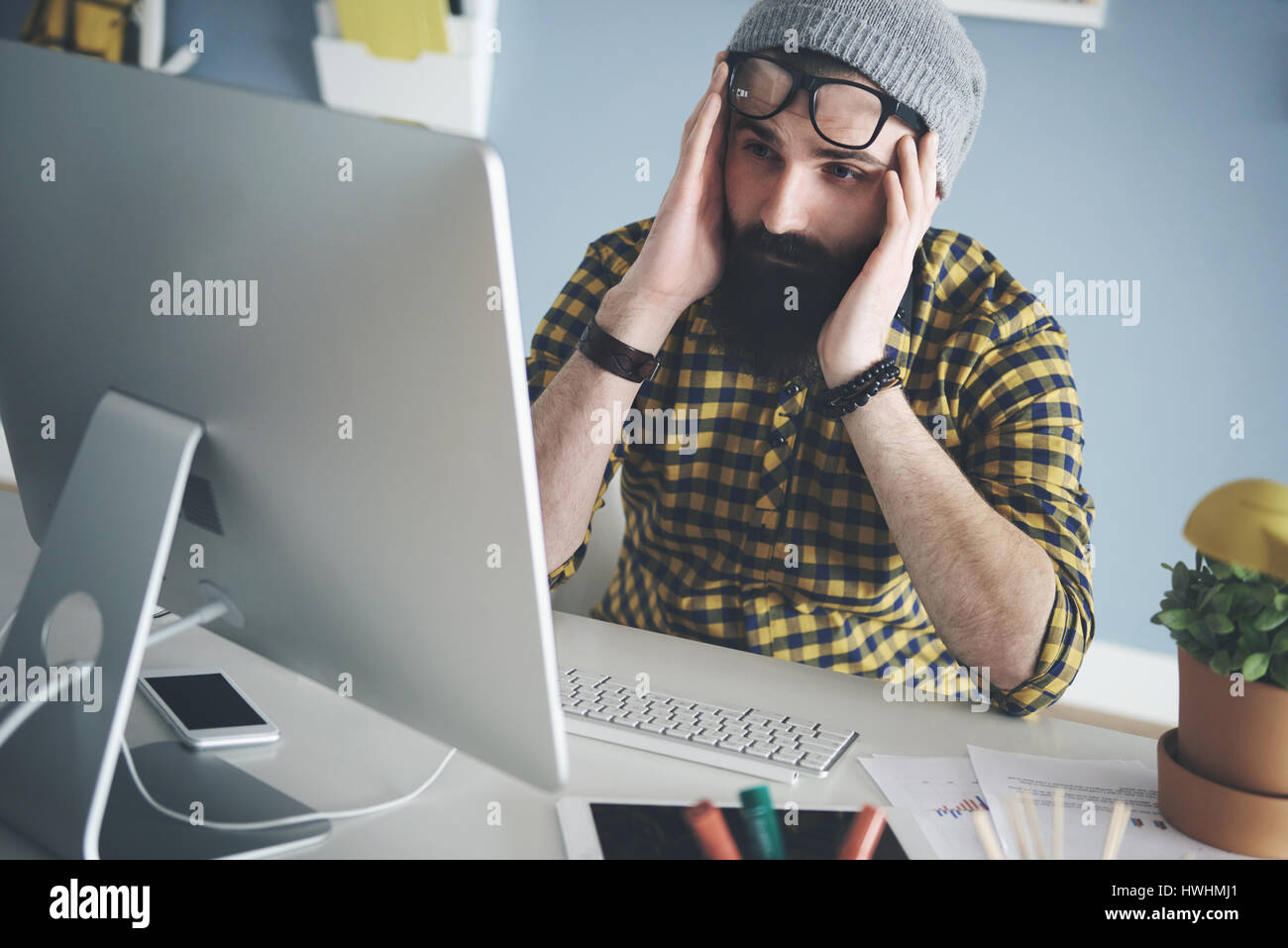 Man setting in front of computer hi-res stock photography and images ...