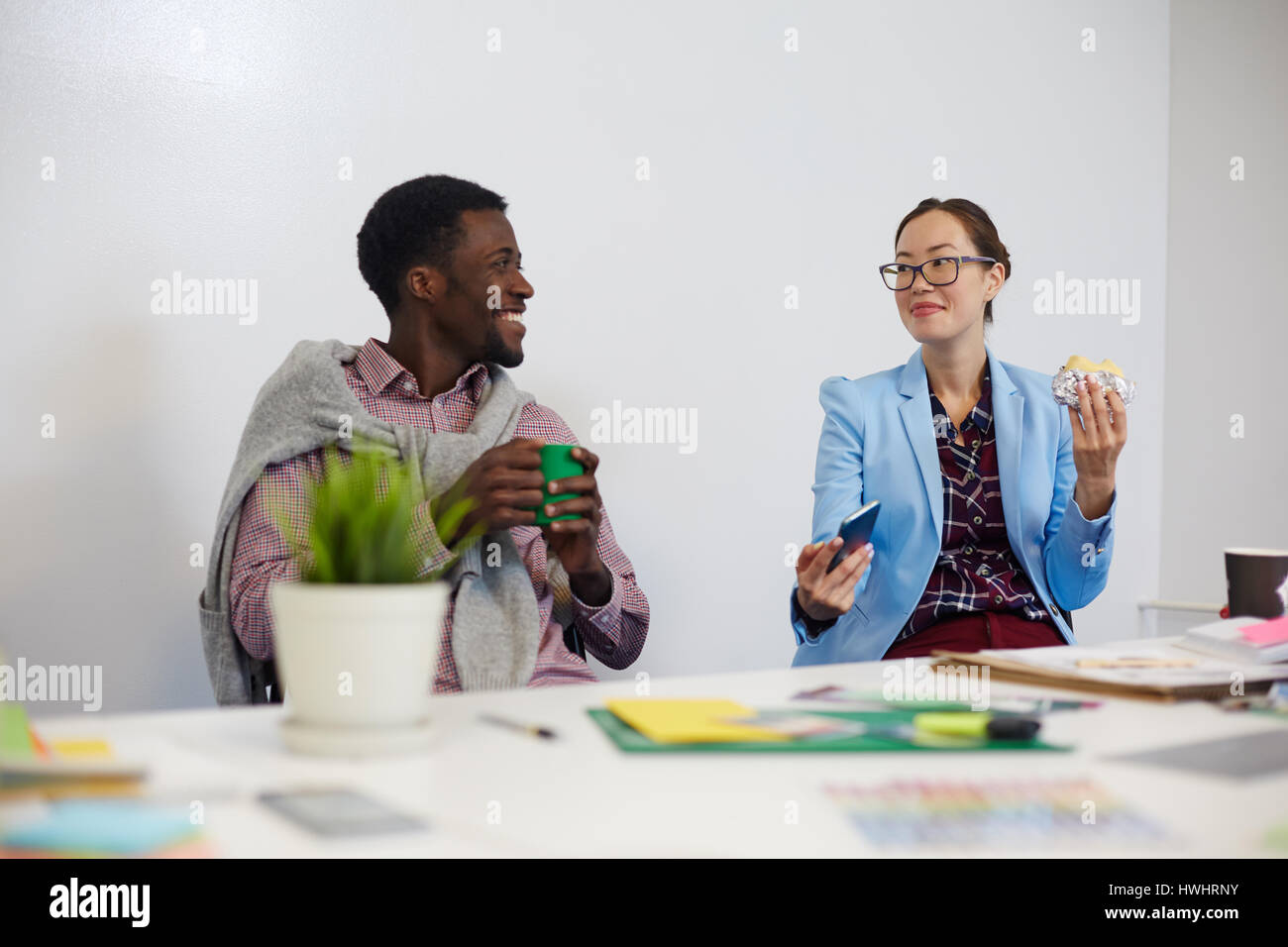 Students work fast food hi-res stock photography and images - Alamy