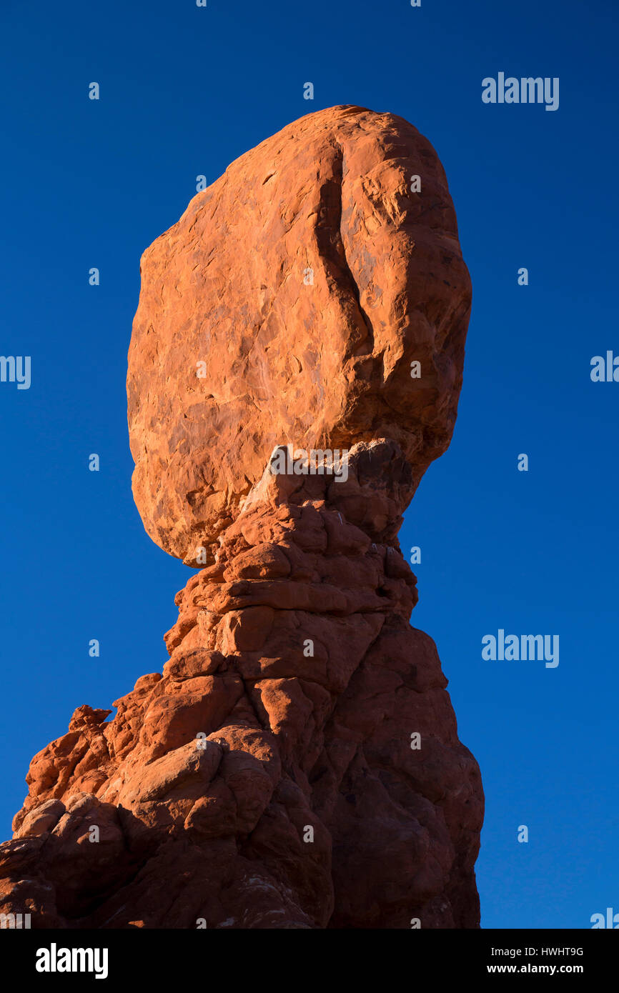 Balanced rock desert hi-res stock photography and images - Alamy
