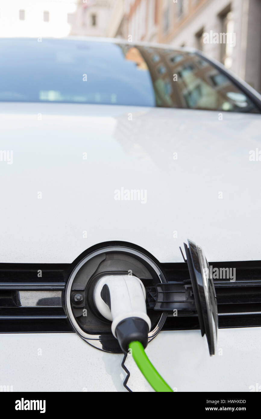 Hybrid electric vehicle technology hi-res stock photography and images ...