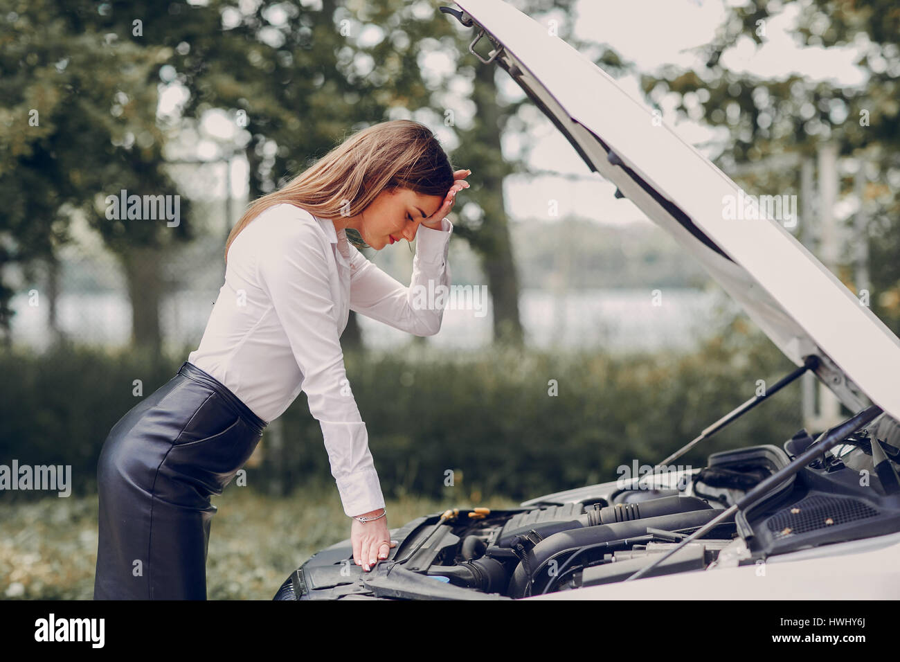 two girls on the road trying to fix their car Stock Photo - Alamy