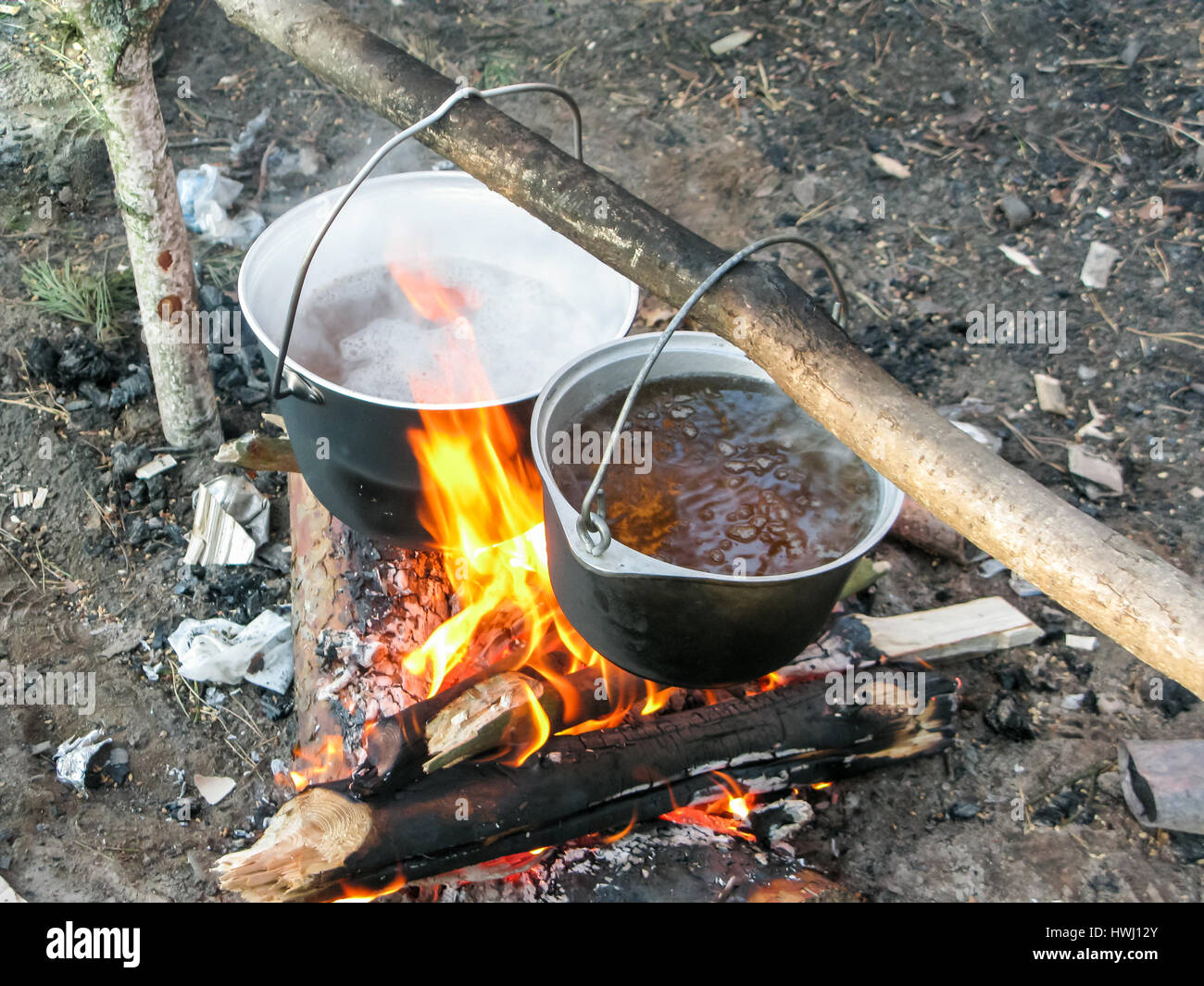 Tourist fire with cooking pots with boiling water Stock Photo - Alamy