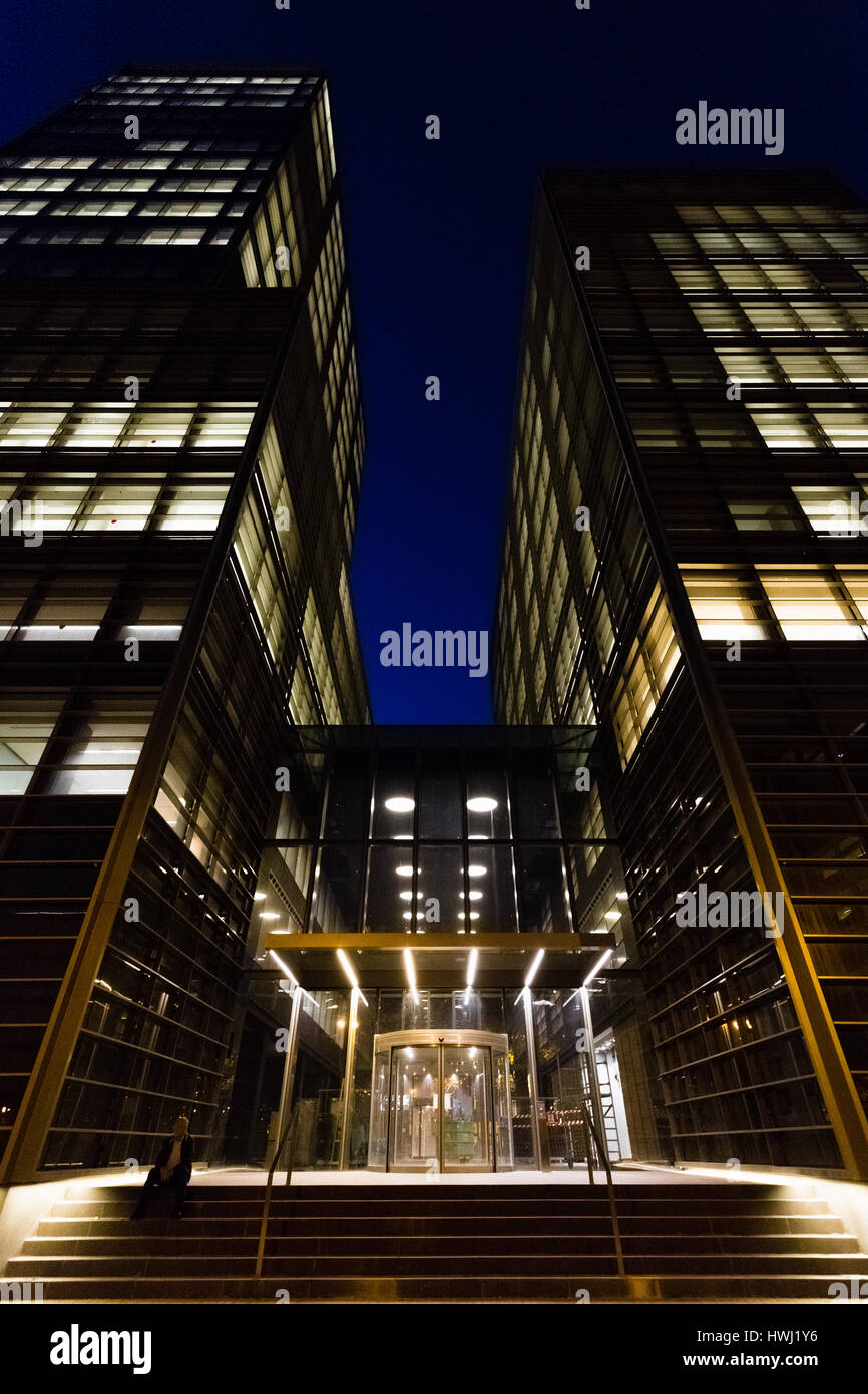 Work night architecture hi-res stock photography and images - Alamy