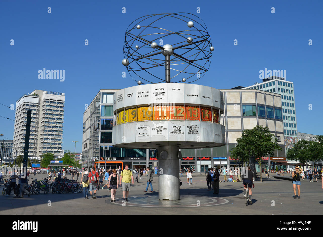 Weltzeituhr, Alexanderplatz, Mitte, Berlin, Deutschland Stock Photo - Alamy