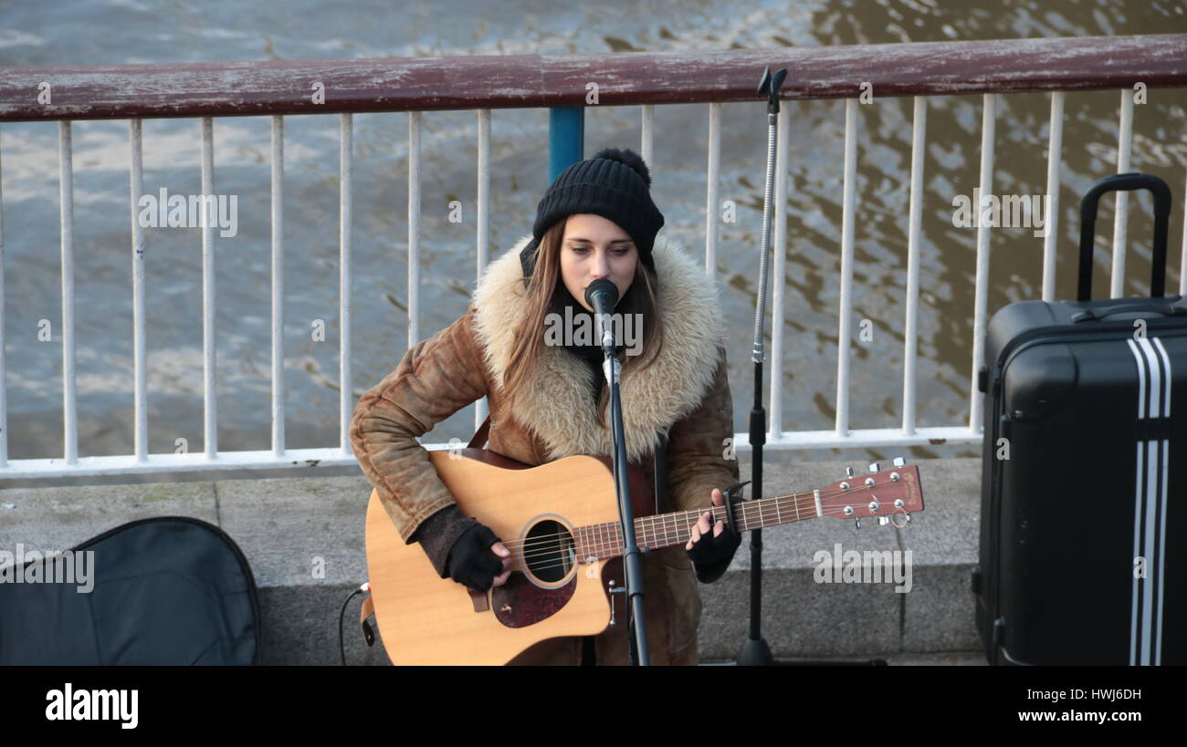 Female singer stage audience hi-res stock photography and images - Alamy
