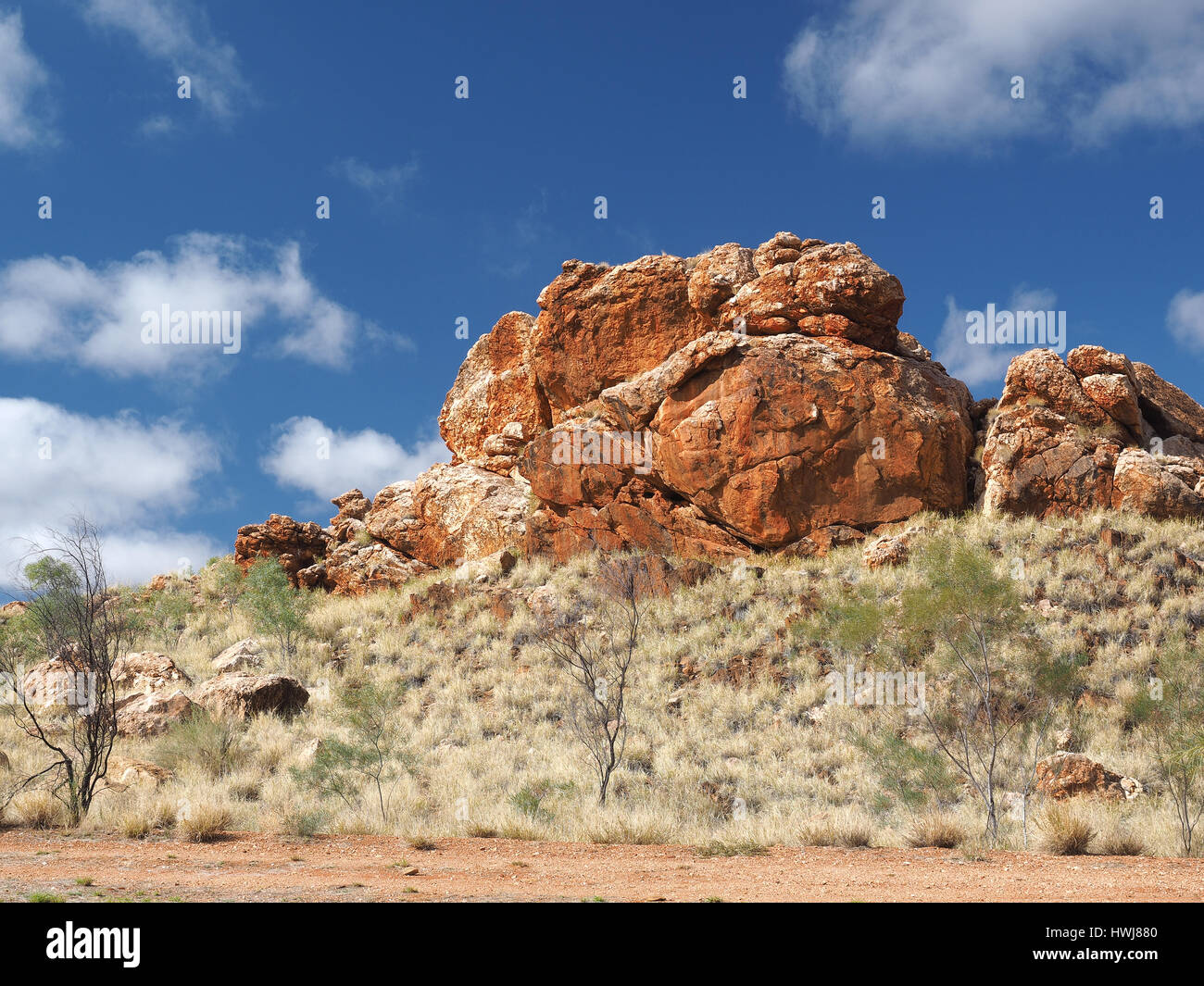 Deep red outback rock hi-res stock photography and images - Alamy