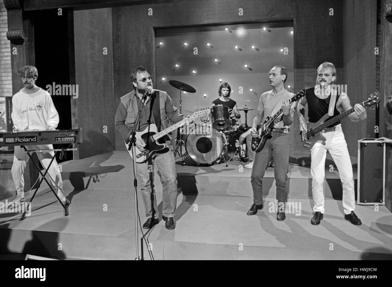 Deutscher Musiker Klaus Lage mit seiner Band bei einerm Auftritt ...