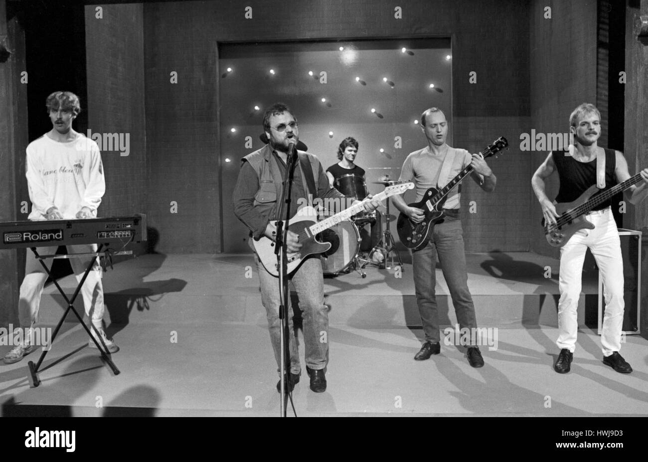 Deutscher Musiker Klaus Lage mit seiner Band bei einerm Auftritt ...