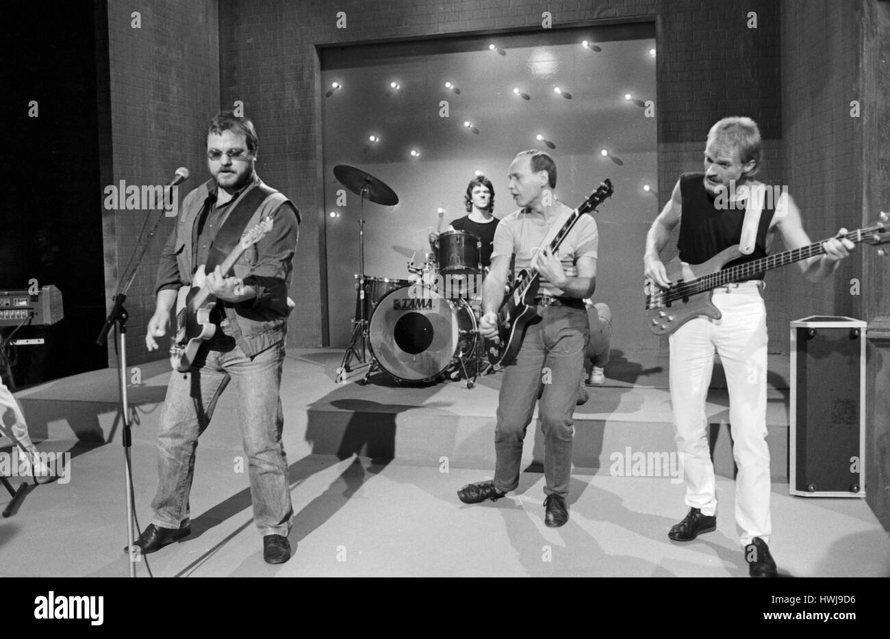 Deutscher Musiker Klaus Lage mit seiner Band bei einerm Auftritt ...