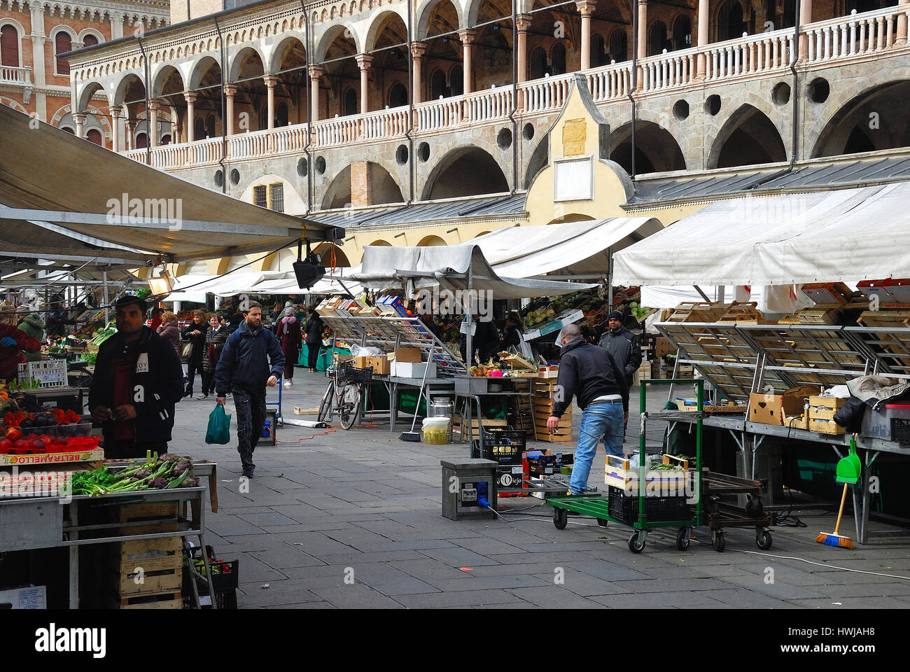 Padua open air market hi-res stock photography and images - Alamy