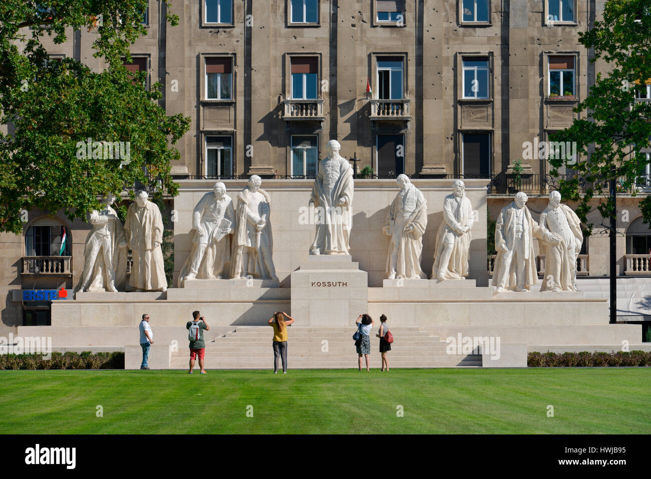 Budapest memorial kossuth statue hi-res stock photography and images ...