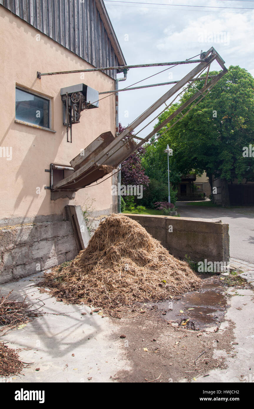Dunghill hi-res stock photography and images - Alamy