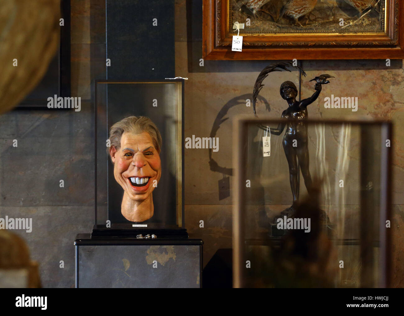 Spitting image puppet hi-res stock photography and images - Alamy