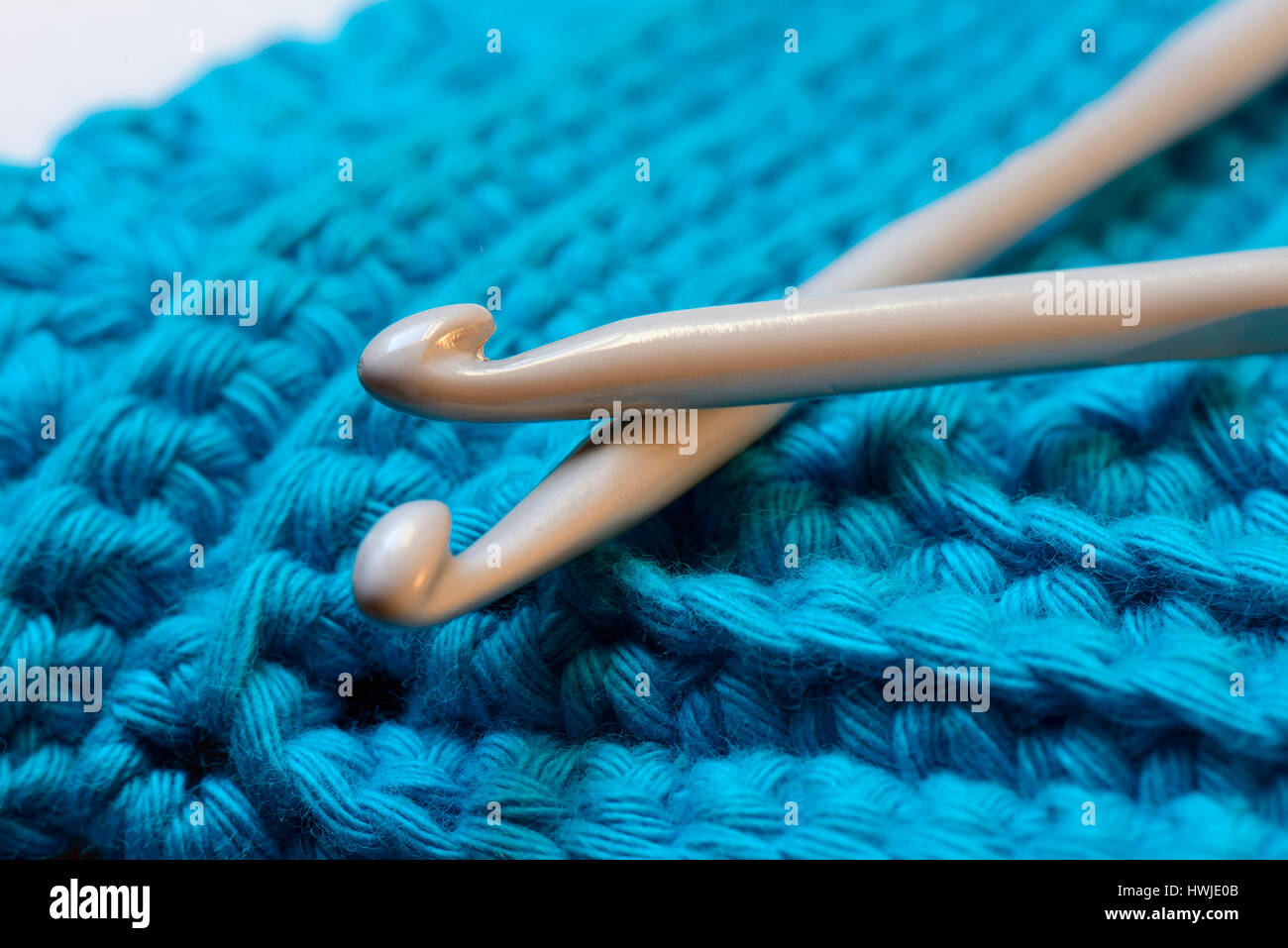 Haekelnadeln mit Handarbeit Stock Photo - Alamy