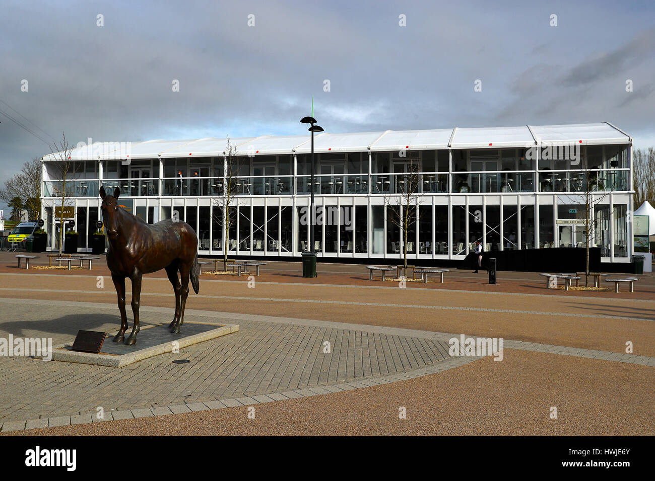 General view cheltenham racecourse hi-res stock photography and images ...