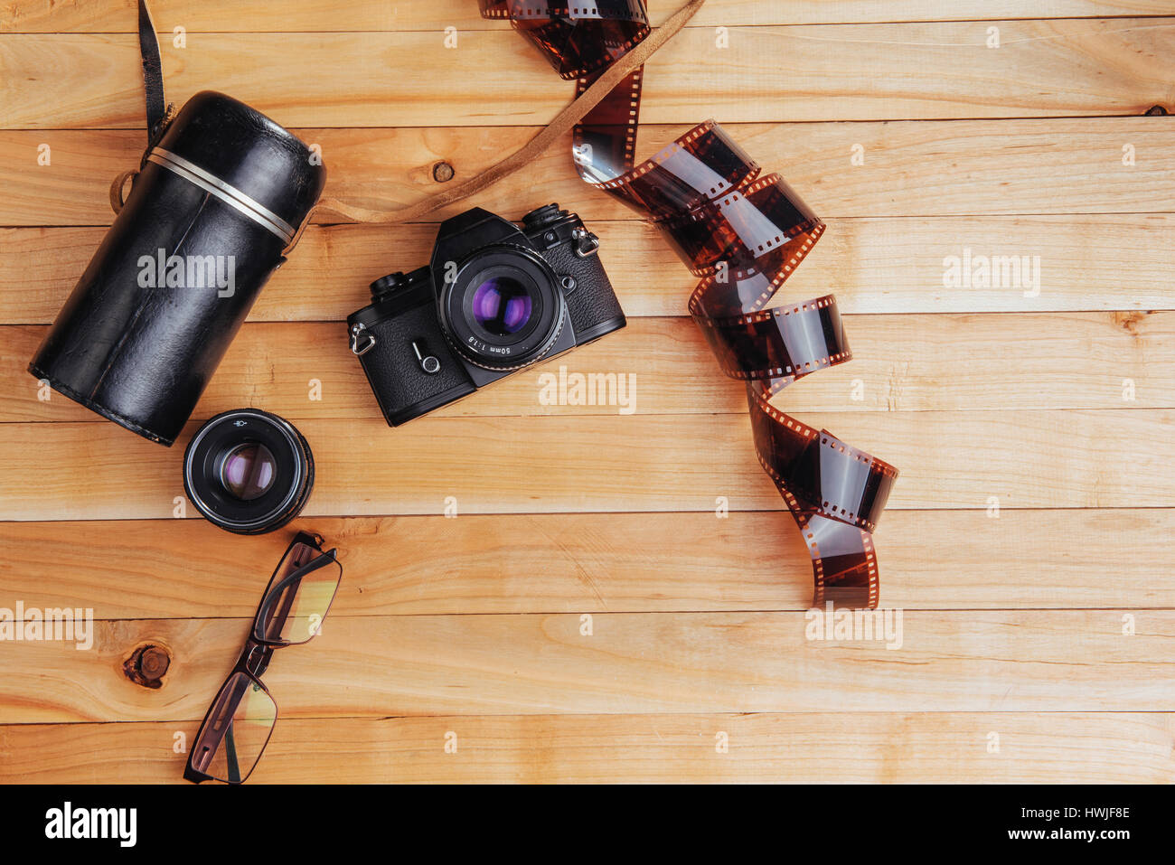 Old film camera and a roll of film on wood Stock Photo - Alamy