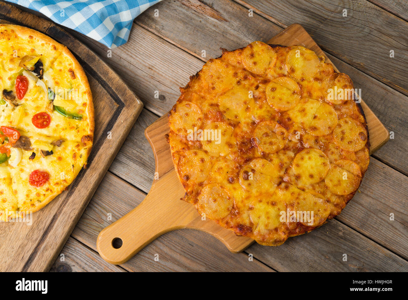 pepperoni pizza top down view with copyspace Stock Photo - Alamy